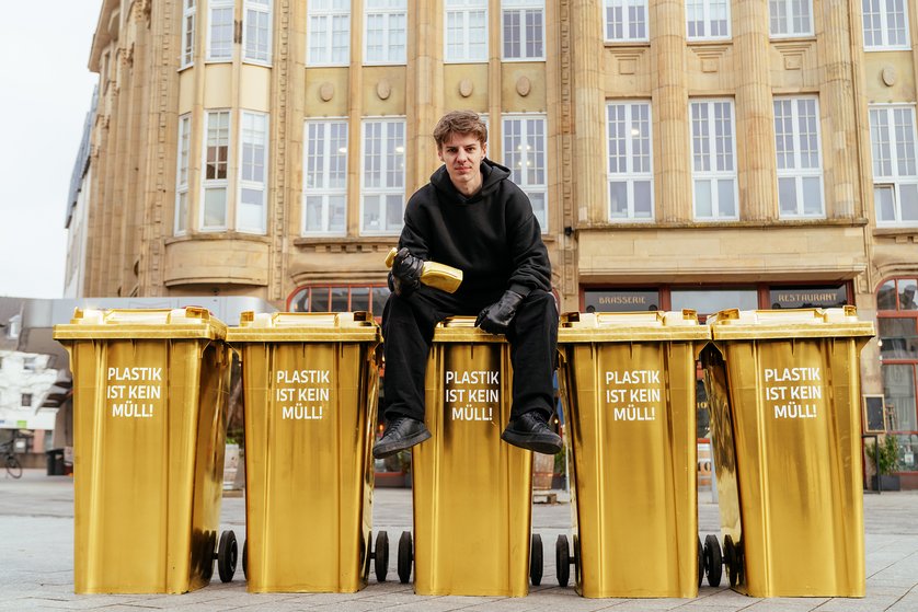 Plastik mit Goldstatus: ROSSMANN und TikTok-Star Levi Penell setzen am ...